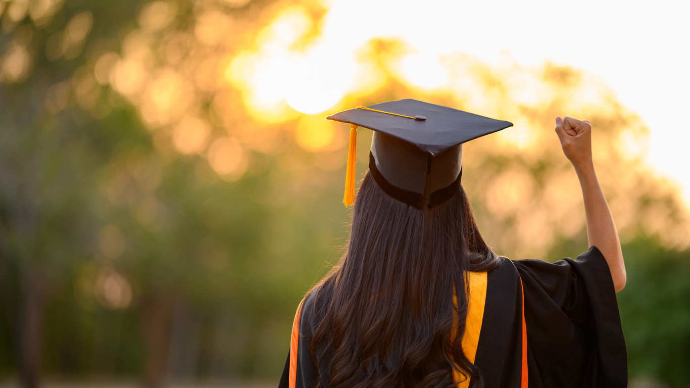 NTU Graduation Gowns - Evess