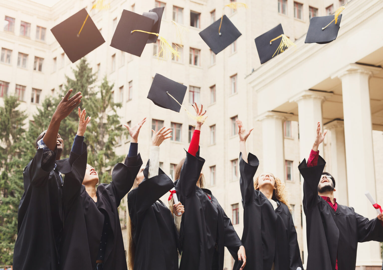 Graduation Ceremony: 10 Key Points You Need To Know - Evess